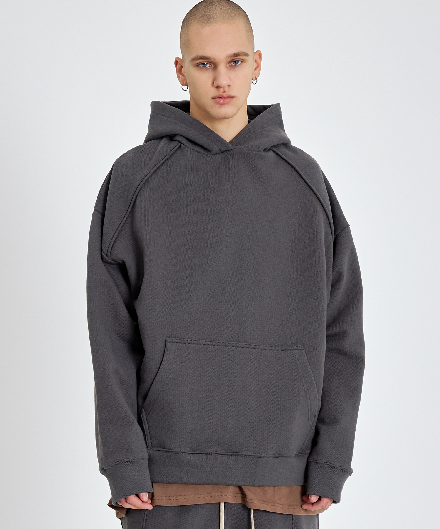 ATTENTIONROW(어텐션로우) | 실시간 인기 스타일 | 솔리드 커브 터널 오버핏 셋업 후드티 (차콜그레이) | 온더룩