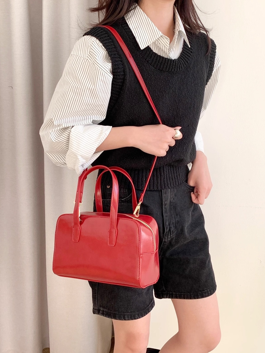 얼모스트블라썸 오일 왁스 코티드 비건 레더 심플 모던 데일리 박스 스퀘어 토트백 크로스백 가방 블랙 레드 브라운 아이보리