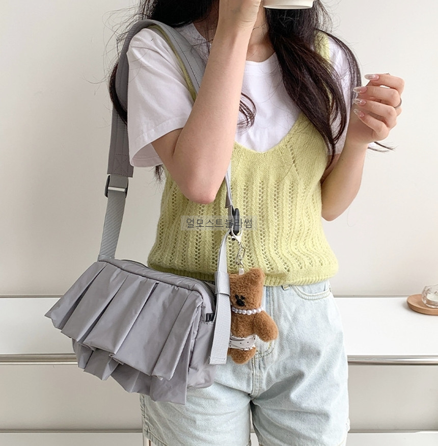 플리츠 개더 핀턱 주름 폴리 나일론 패브릭 크로스백 가방 블랙 하늘 그레이 아이보리