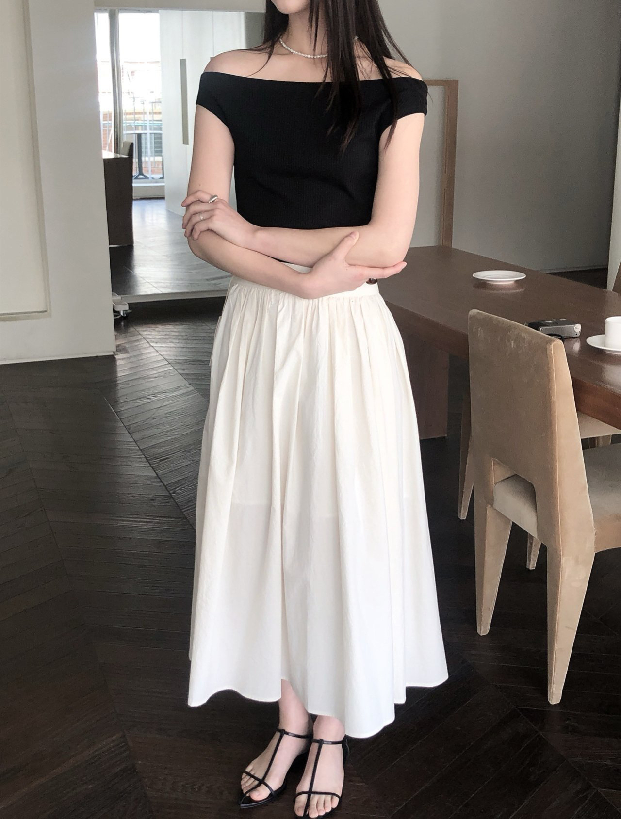 [베이지 당일] Le Butter 르버터 누 오프숄더 보트넥 티셔츠 3color - 유이르무이