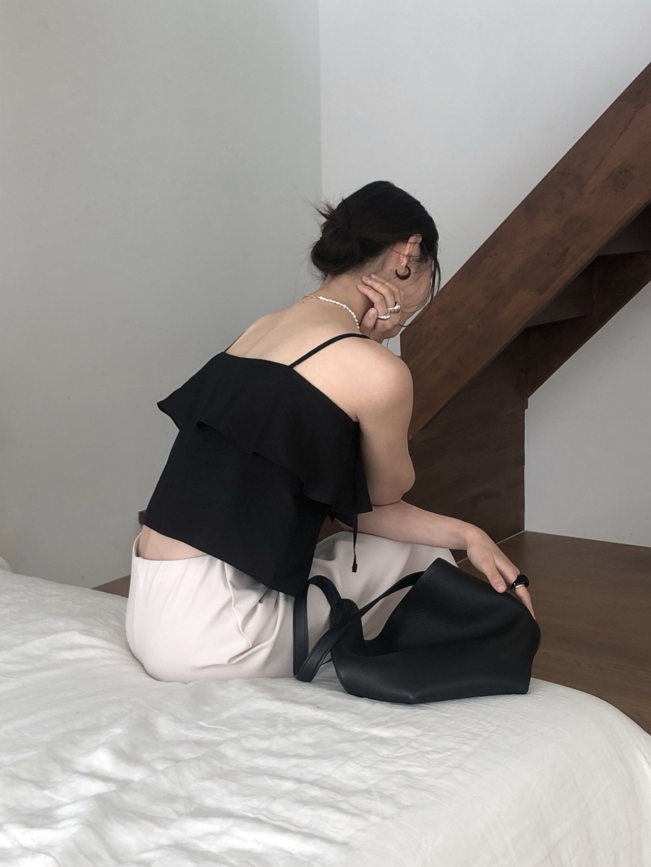 Le Butter 르버터 러플 버튼 스퀘어 슬리브리스 블라우스 2color - 유이르무이